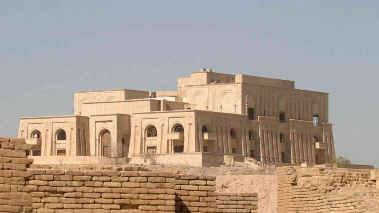 Irak’ın devrik lideri Saddam’ın Babil’deki sarayı müze olacak ...